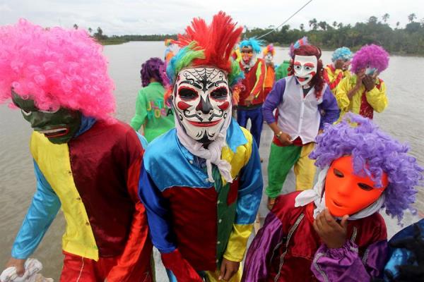 El carnaval brasileño navega en la tupida selva amazónica - Diario El ...