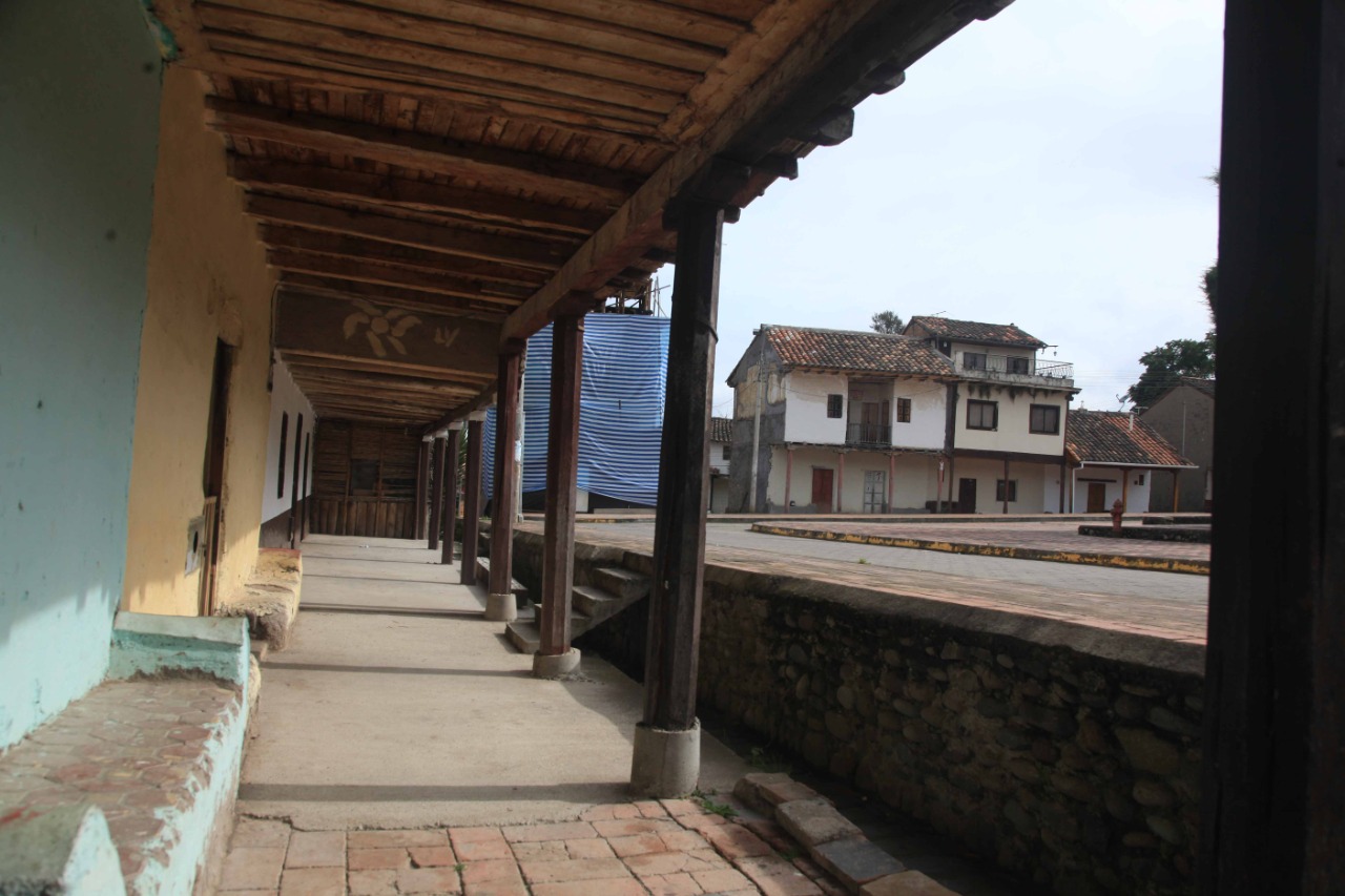 Quingeo enamora con sus casas de adobe, madera y tejas - Diario El Mercurio