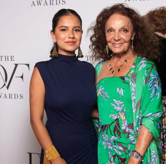 Ecuatoriana Helena Gualinga gana premio DVF al liderazgo - Diario El ...