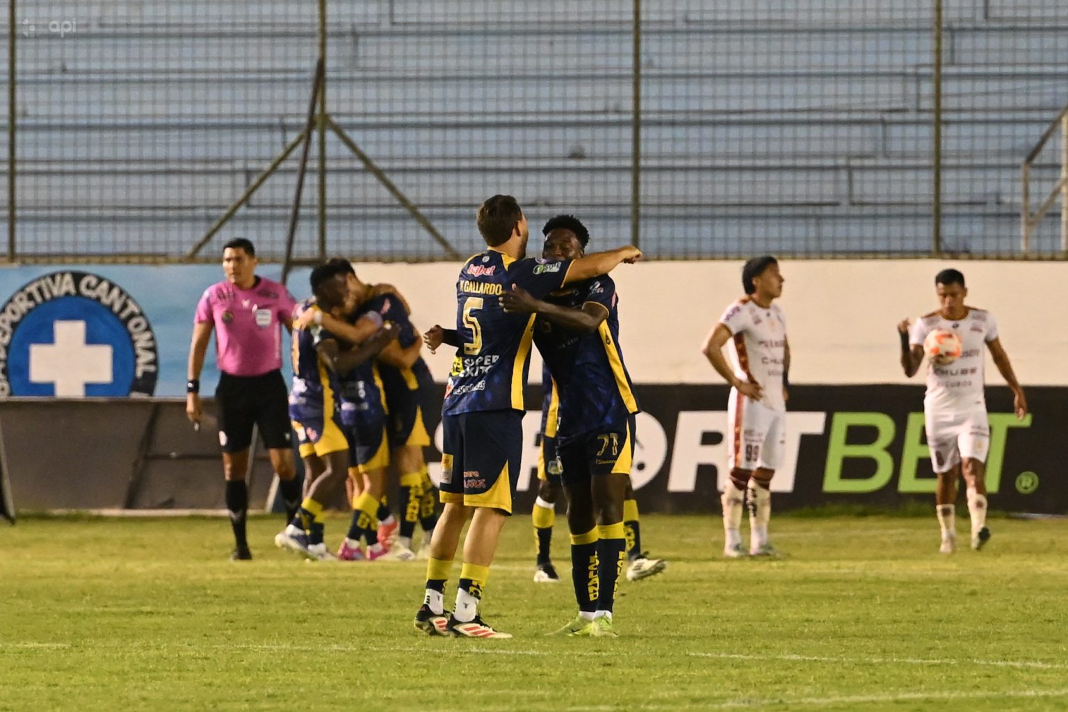 Deportivo Cuenca no pudo ante Delfín en Manta