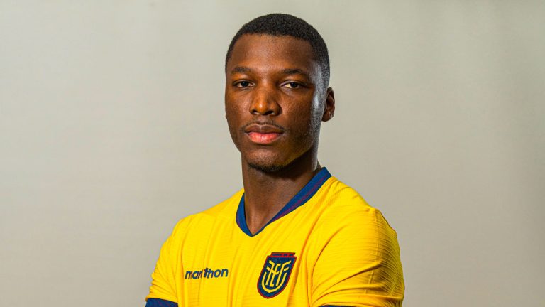 Moisés Caicedo emociona a Ecuador con un video de La Tri